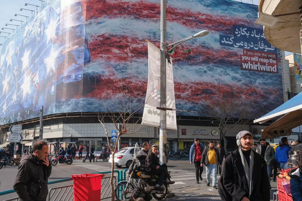 Iranek hitz egiteko prest dagoela ziurtatu du, baina mehatxuen aurrean ...